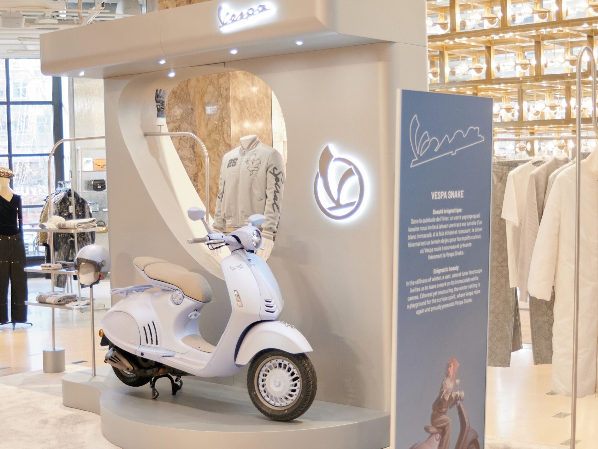 Le voyage de Vespa dans les lieux emblématiques du lifestyle continue ...
