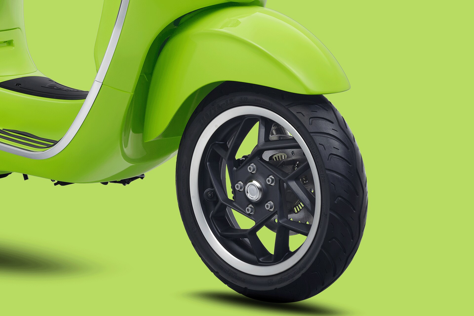 VespaSprint 150：價格，油耗，車色