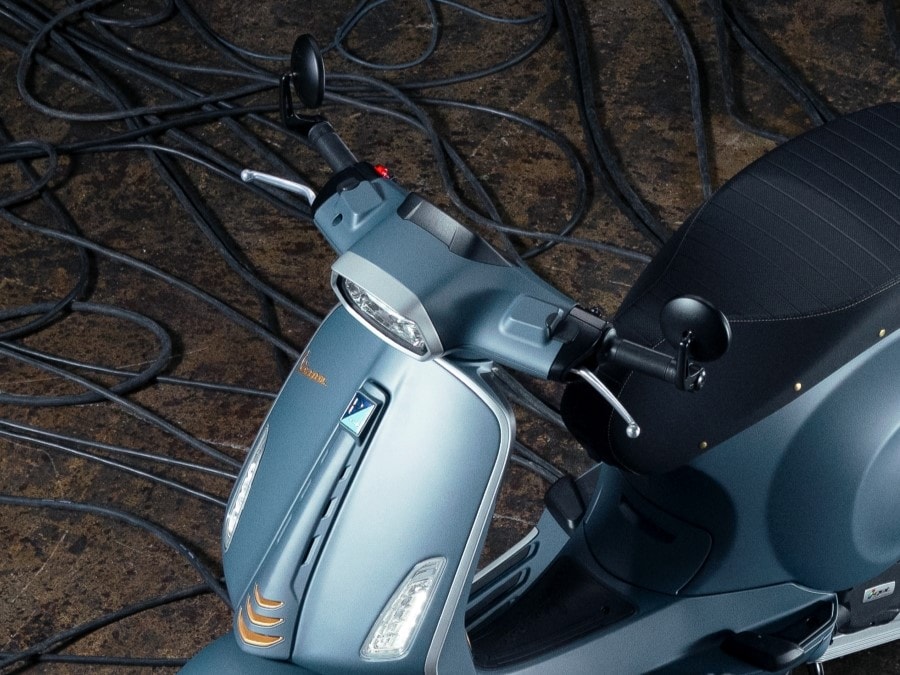 Vespa Sprint Officina 8 150: giá, lượng tiêu thụ, màu sắc