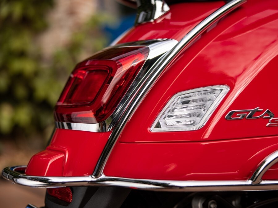 Scooter accessories | Vespa US