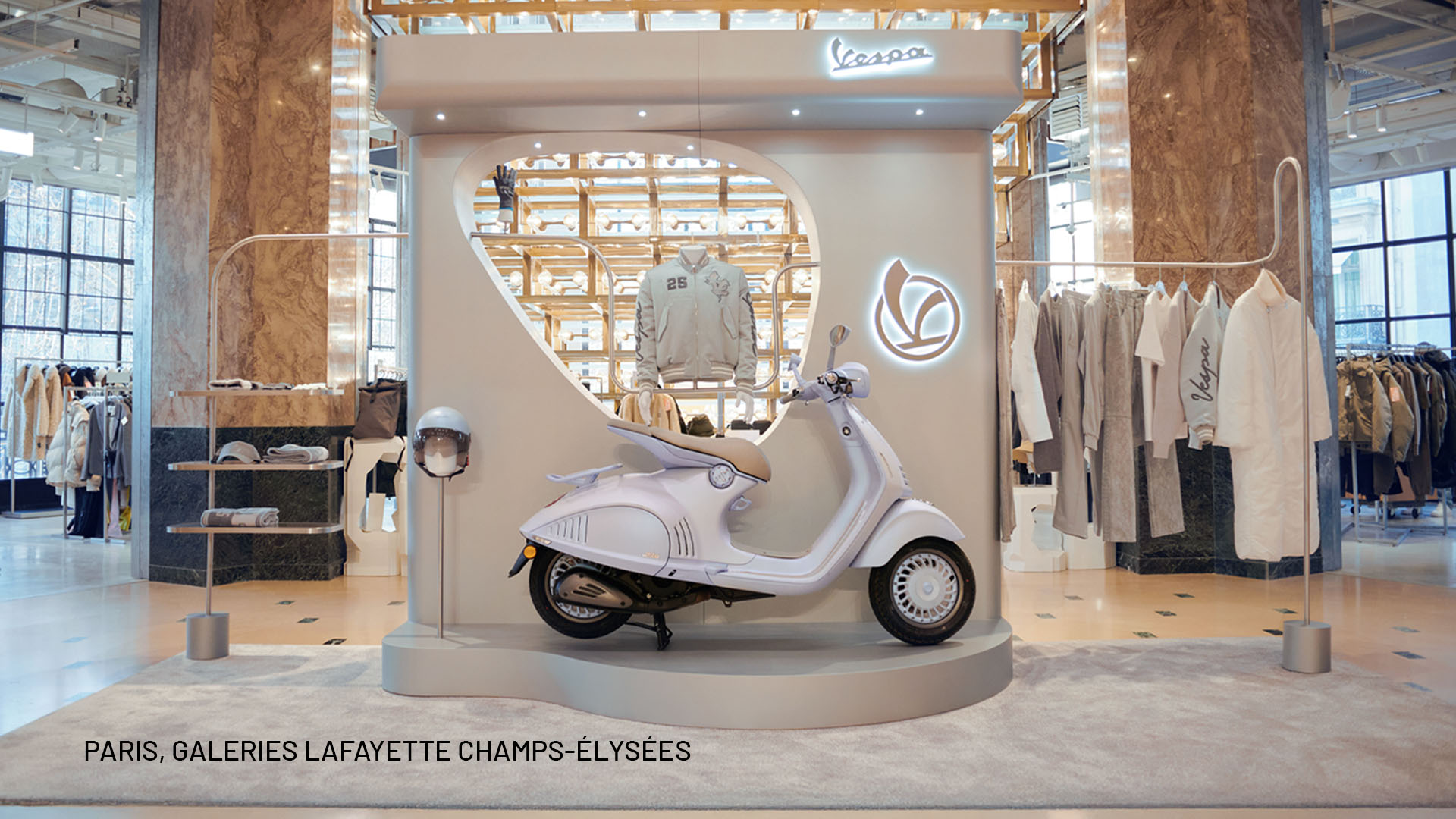 Vespa 946 Snake：冰雪優雅般的全新限量款 | Vespa TW